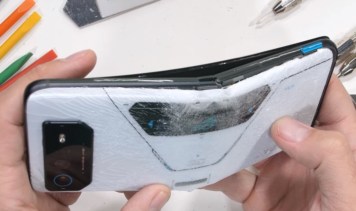 VIDEO: Asus ROG Phone 6 Pro, test de rezistență